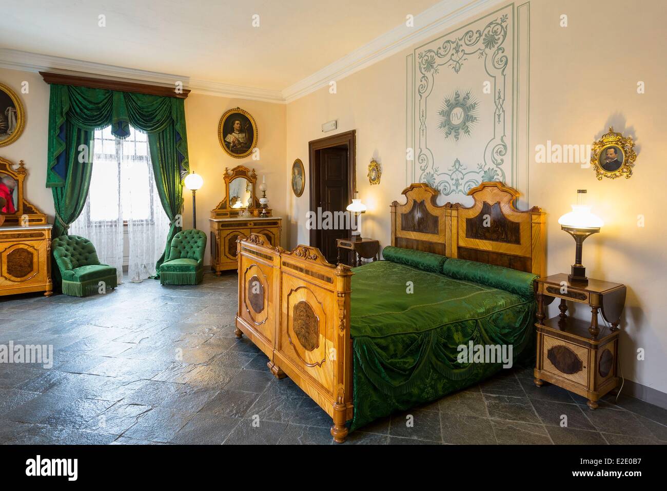 Queens bed chamber hi-res stock photography and images - Alamy