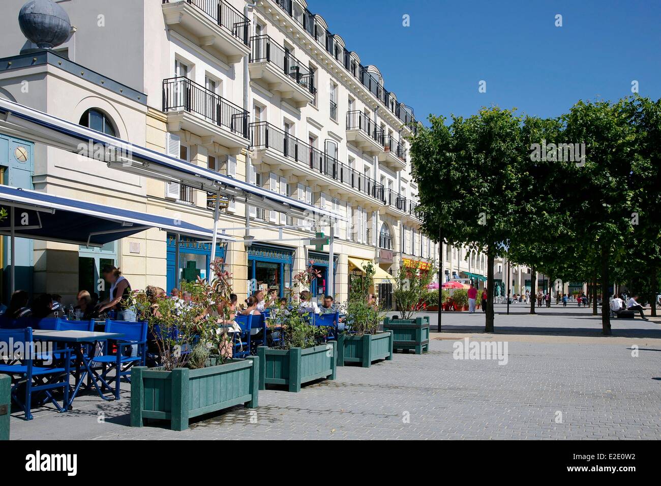 France Seine et Marne Serris Place d'Ariane Stock Photo - Alamy