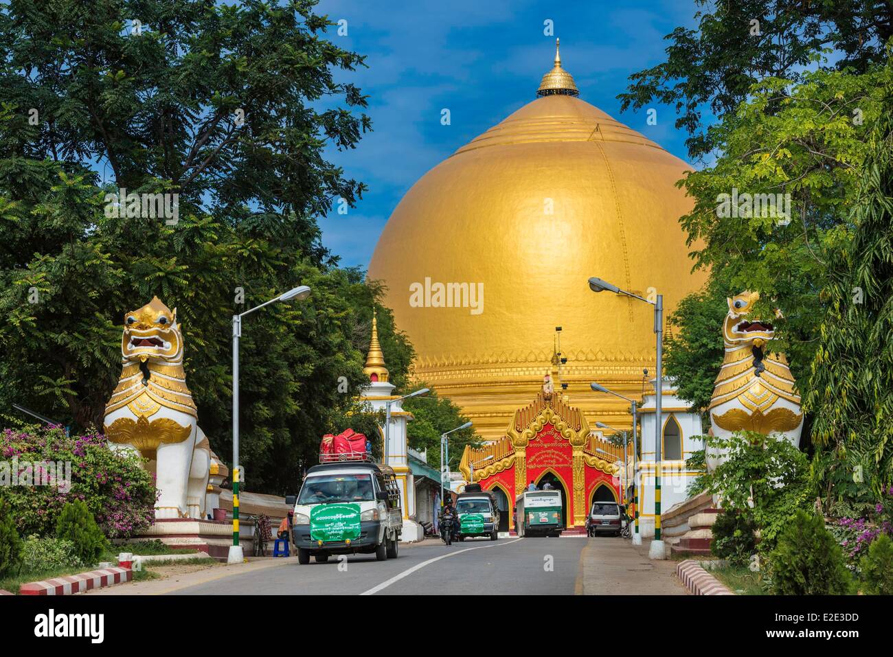 Myanmar (Burma) Sagaing division Sagaing Kaung Mu Daw pagoda Stock ...