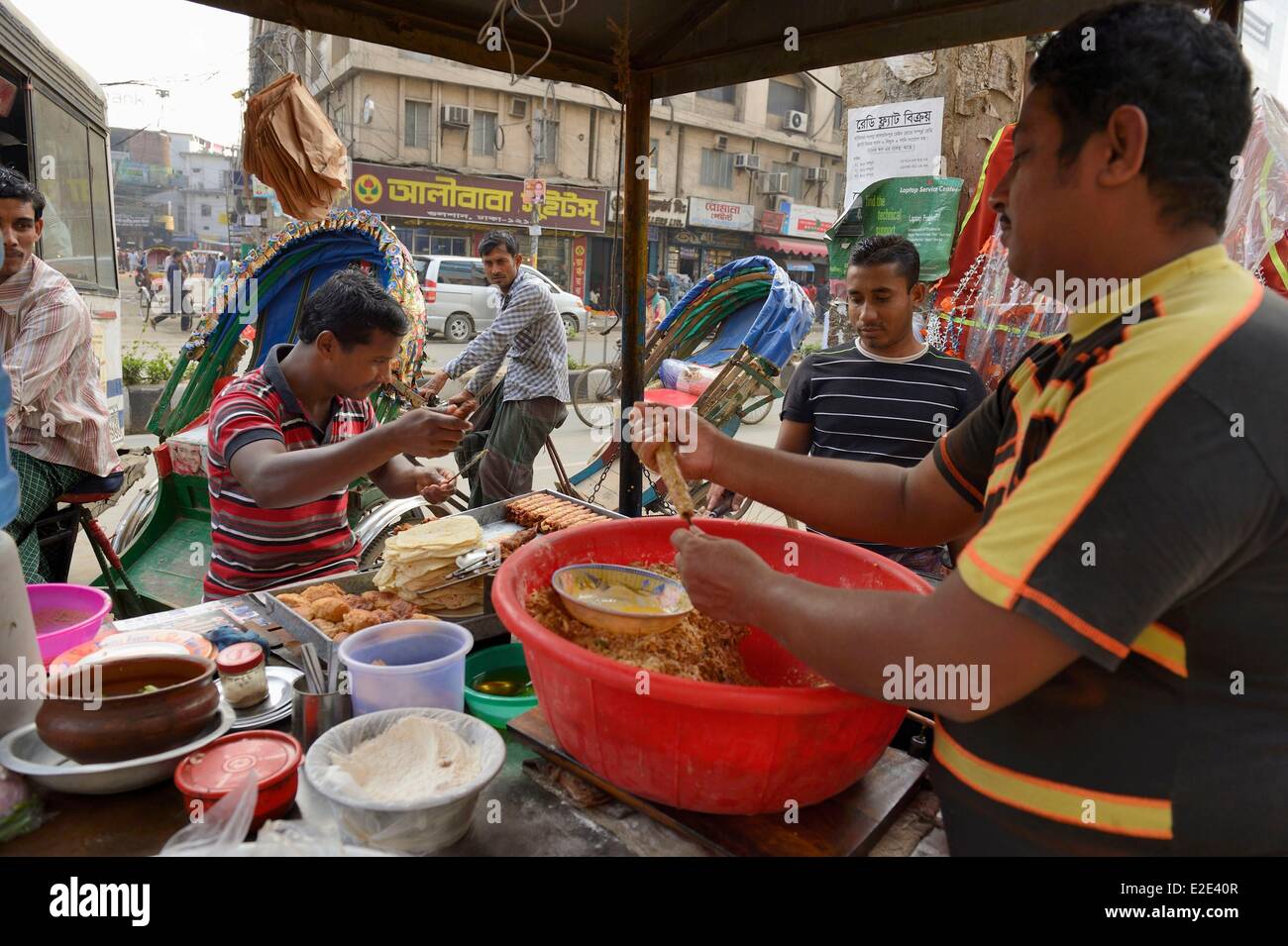 Bangladesh Dhaka (Dacca) street food in Gulshan area Stock Photo - Alamy