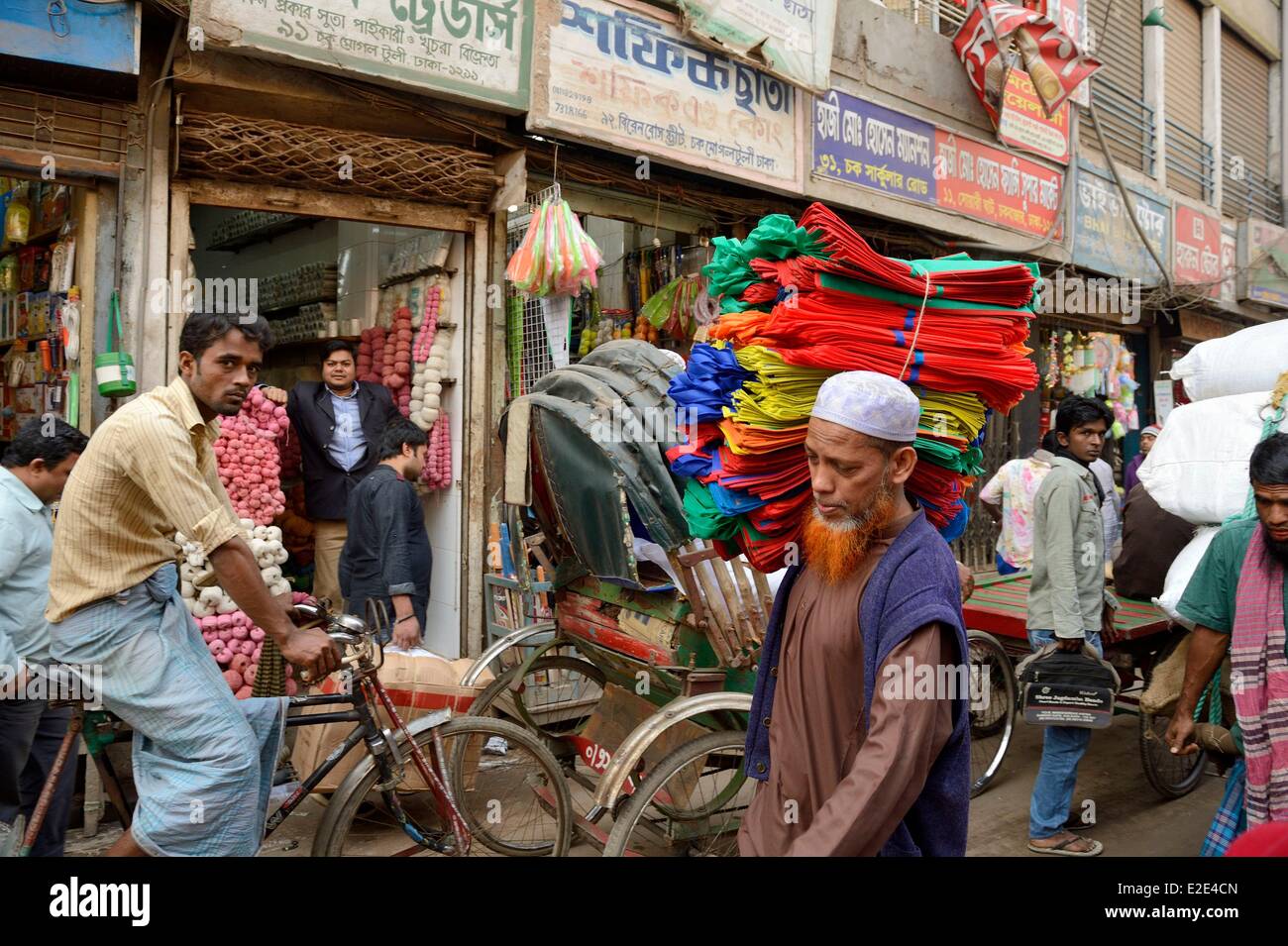 Bangladesh Dhaka (Dacca) crowded street in Old Dhaka Stock Photo - Alamy