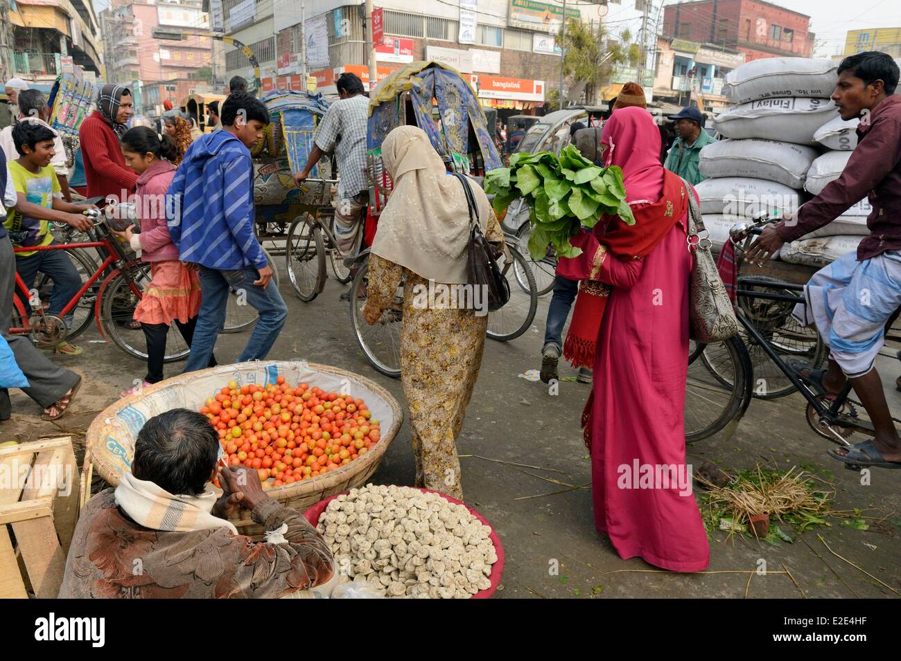 Bangladesh, Rajshahi, the crowded streets of Saheb Bazar Stock Photo ...