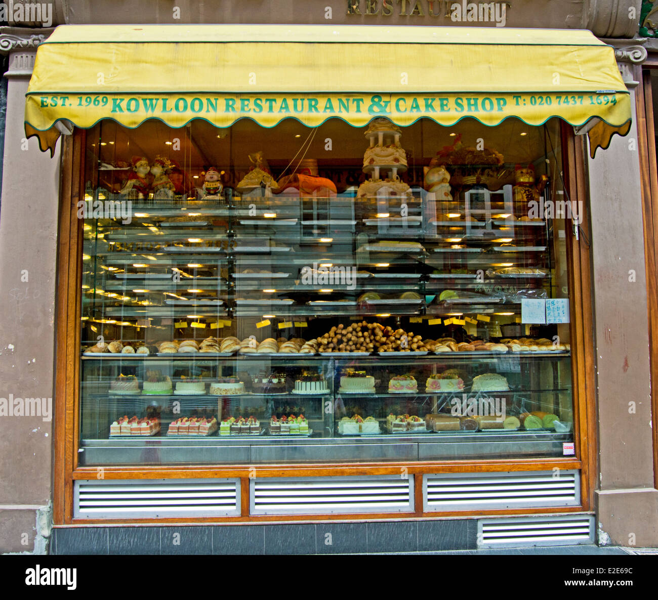 Cake shops london hi-res stock photography and images - Alamy