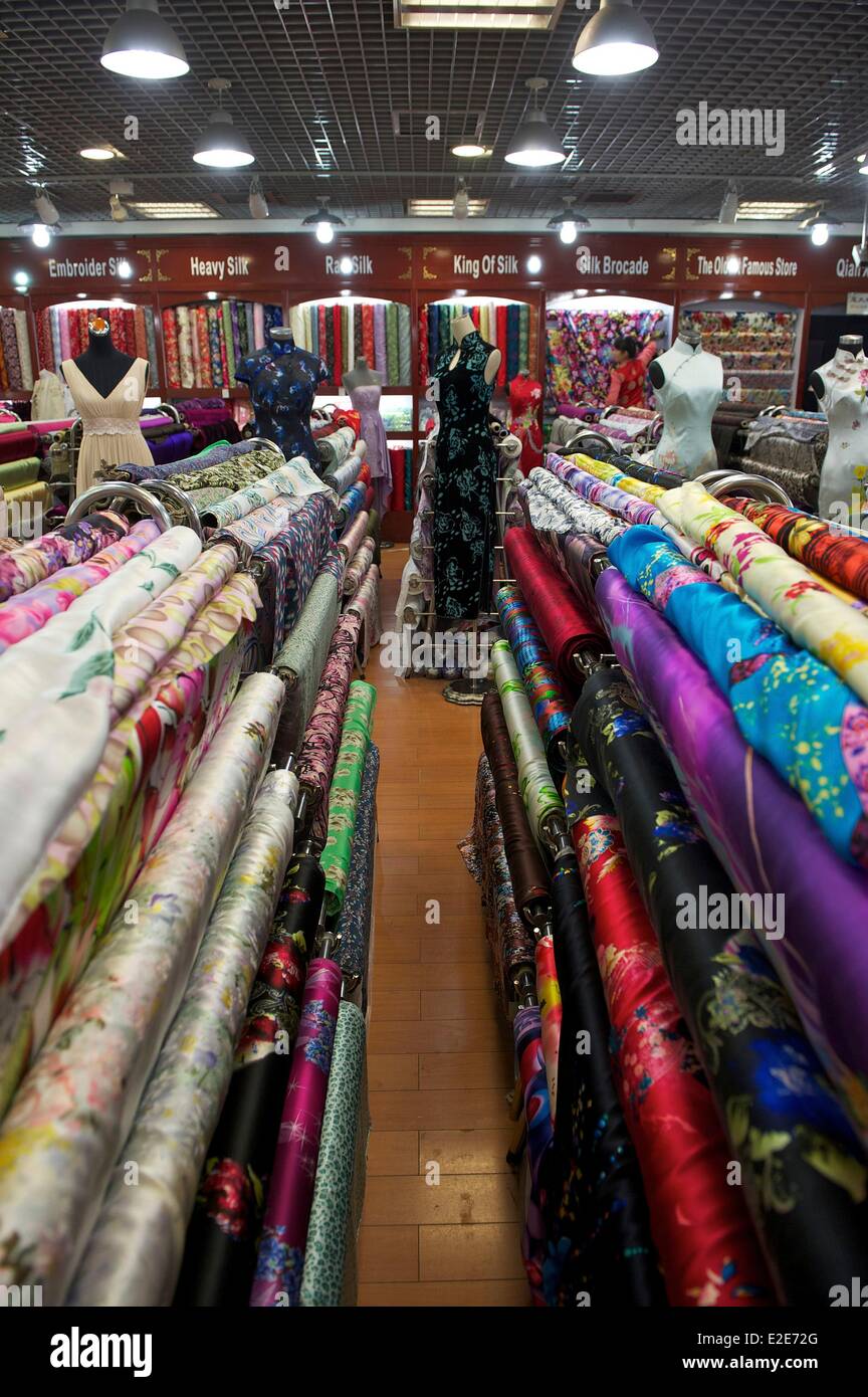 Beijing china silk street shopping hi-res stock photography and images ...