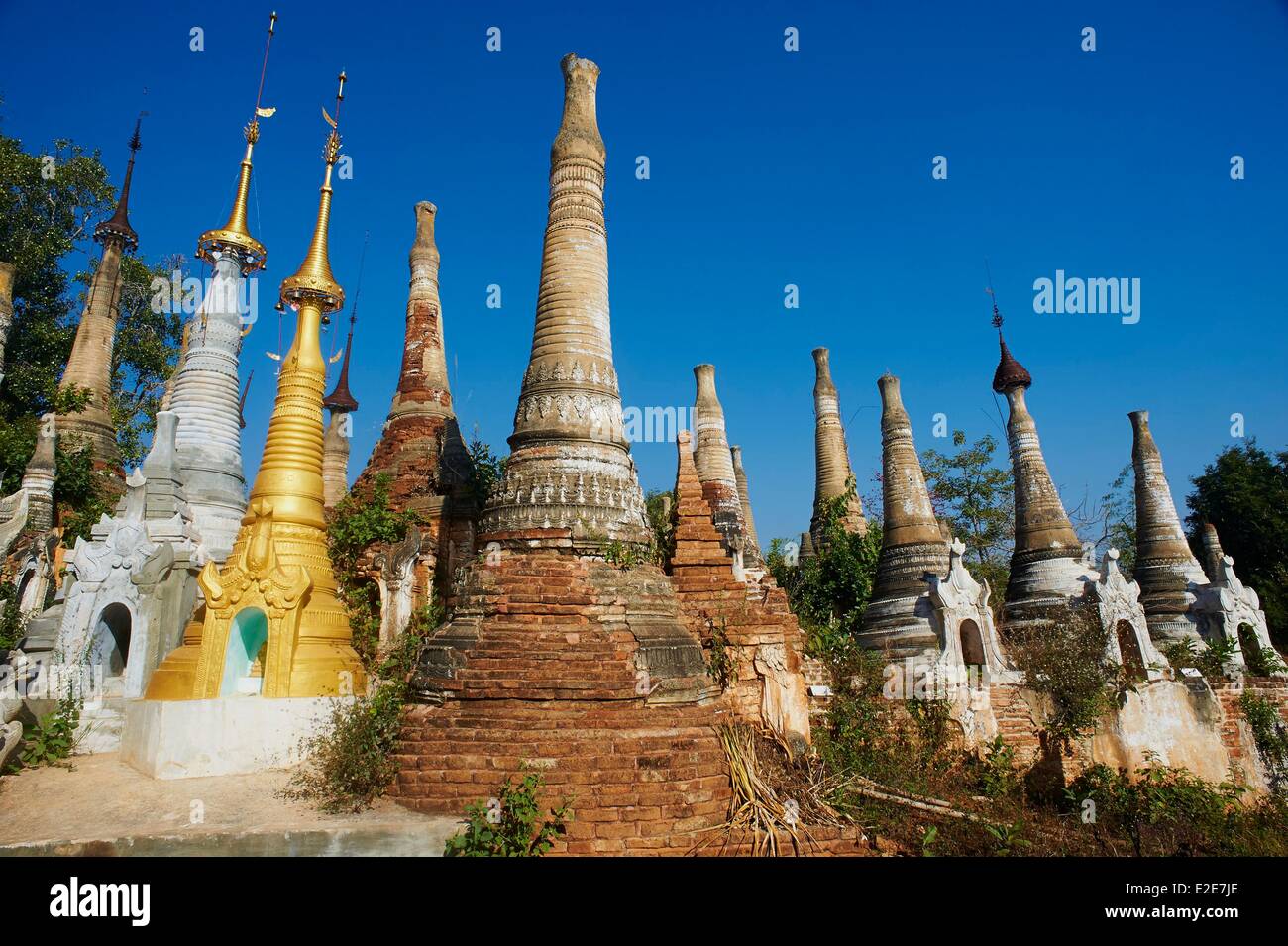 Myanmar (Burma), Shan state, Inle lake, Inn Dein village, the 1045 ...