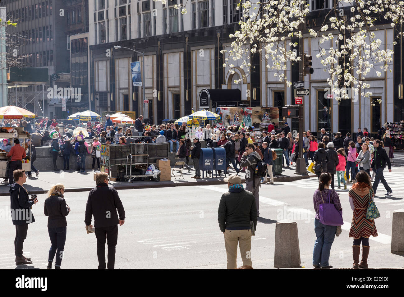 Crowds Enjoying a Spring Day, GM Plaza, NYC, USA Stock Photo - Alamy