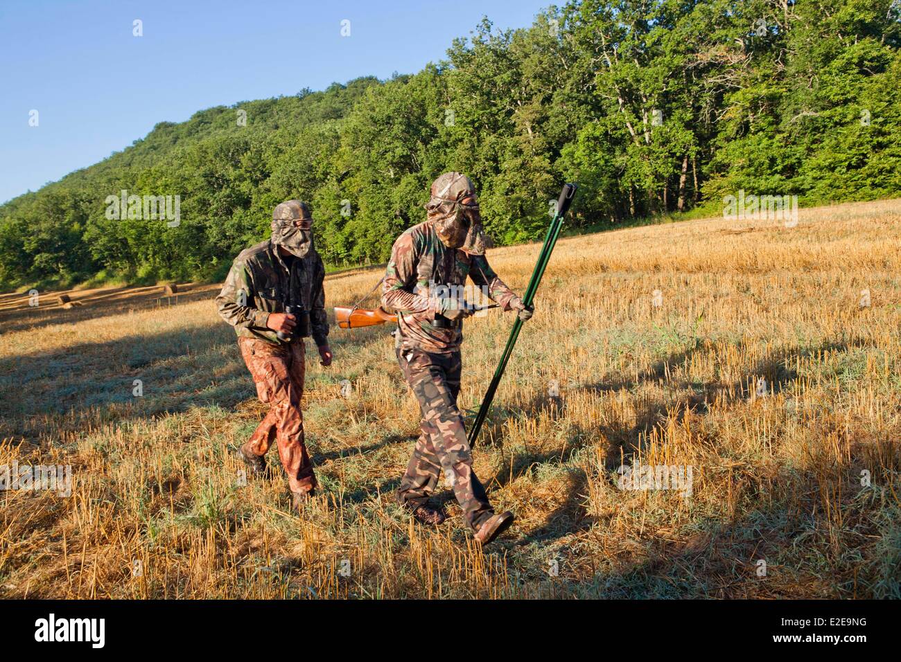 Man hunting deer hi-res stock photography and images - Alamy