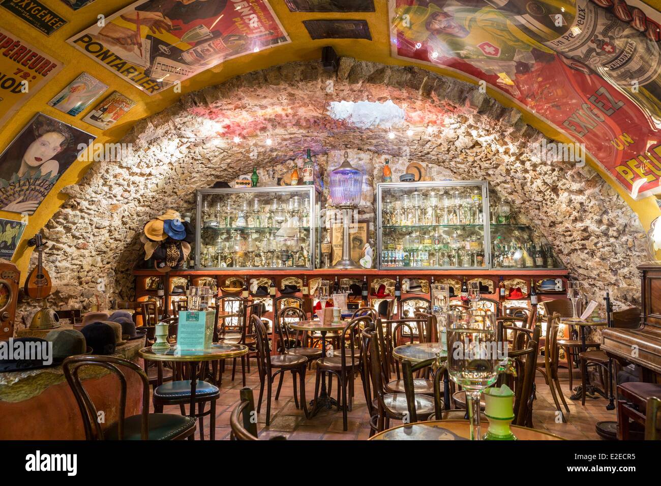 France, Alpes Maritimes, Antibes, the old Antibes, the downtown bar ...