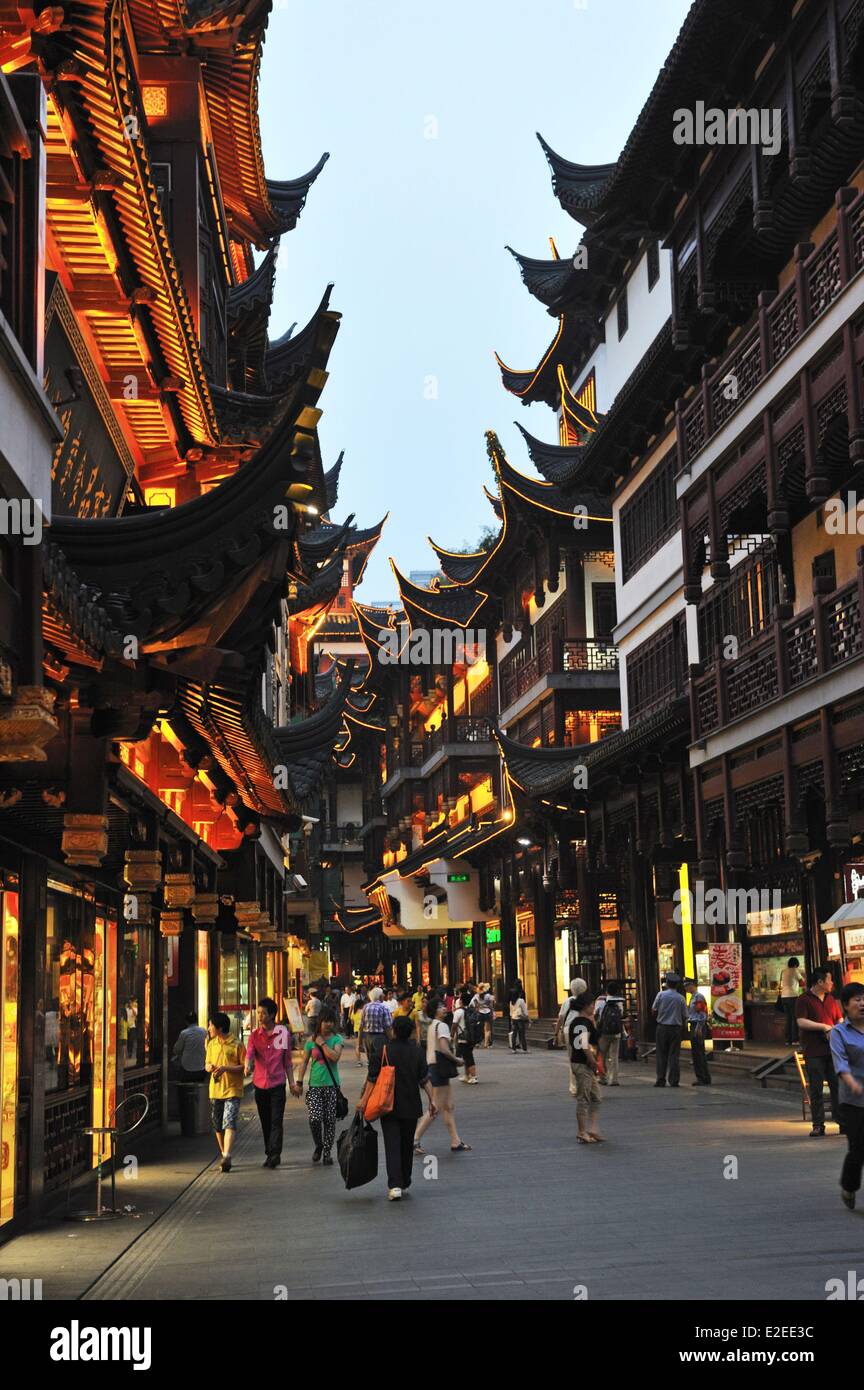 China, Shanghai, Nanshi district, Yu Yuan Bazaar, traditional market ...