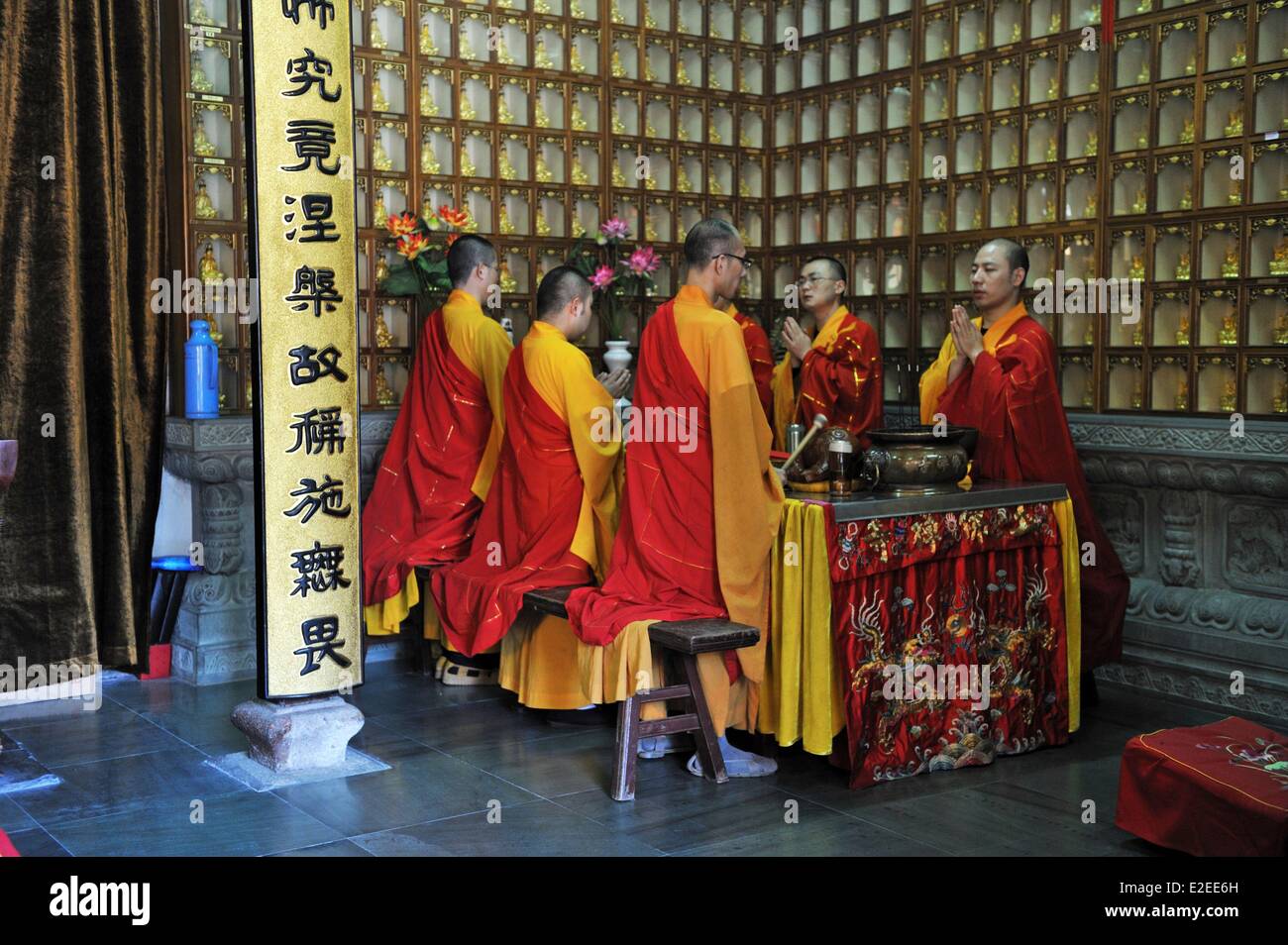 Spring temple buddha china hi-res stock photography and images - Alamy
