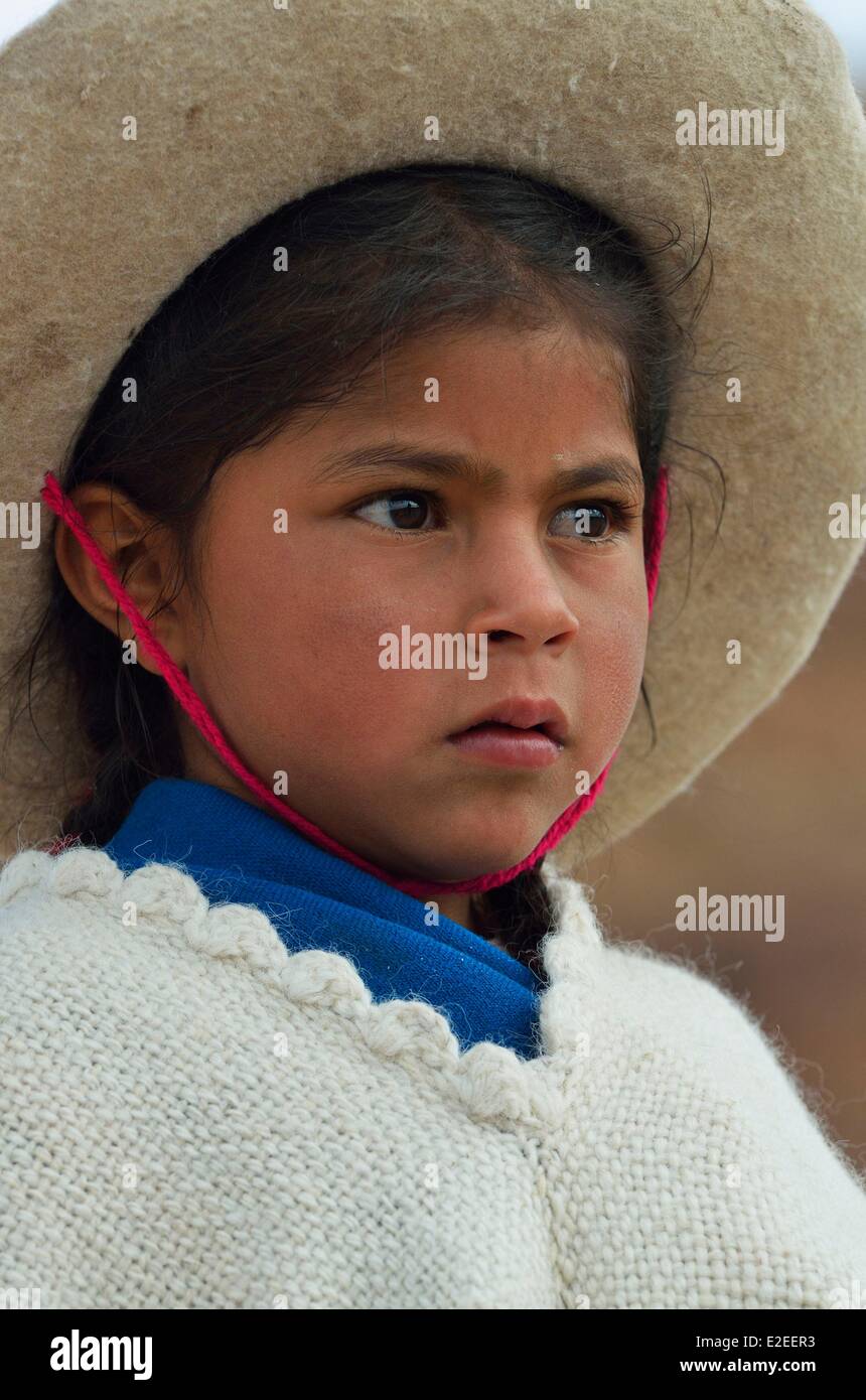 Girl in traditional costume hi-res stock photography and images - Alamy