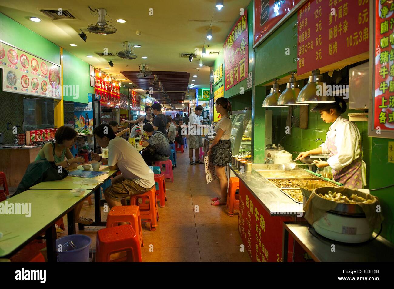 China, Guangdong province, Guangzhou, old town, fast food market Stock ...