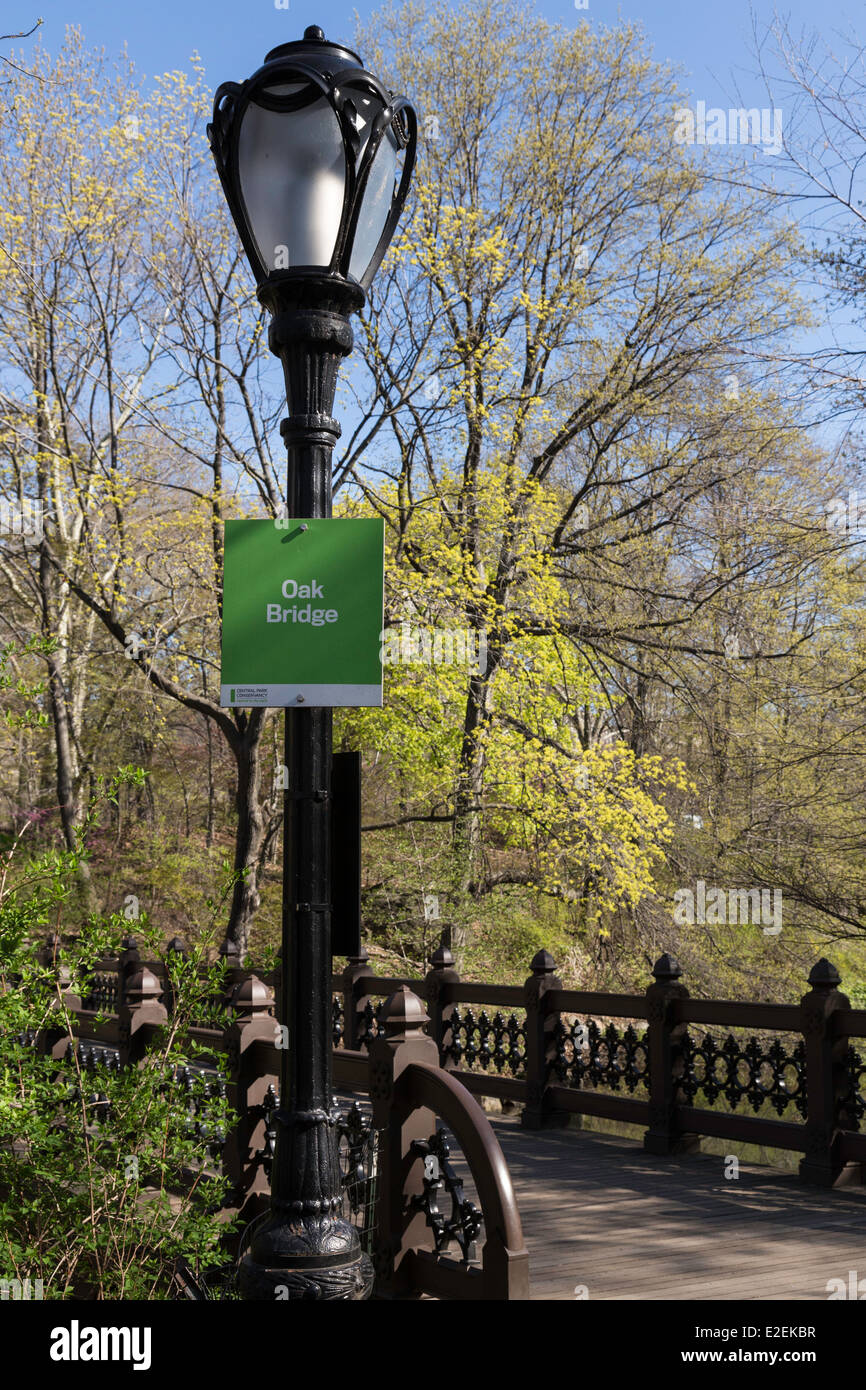 Oak Bridge and Sign at Bank Rock Bay, The Lake, Central Park, NYC Stock ...