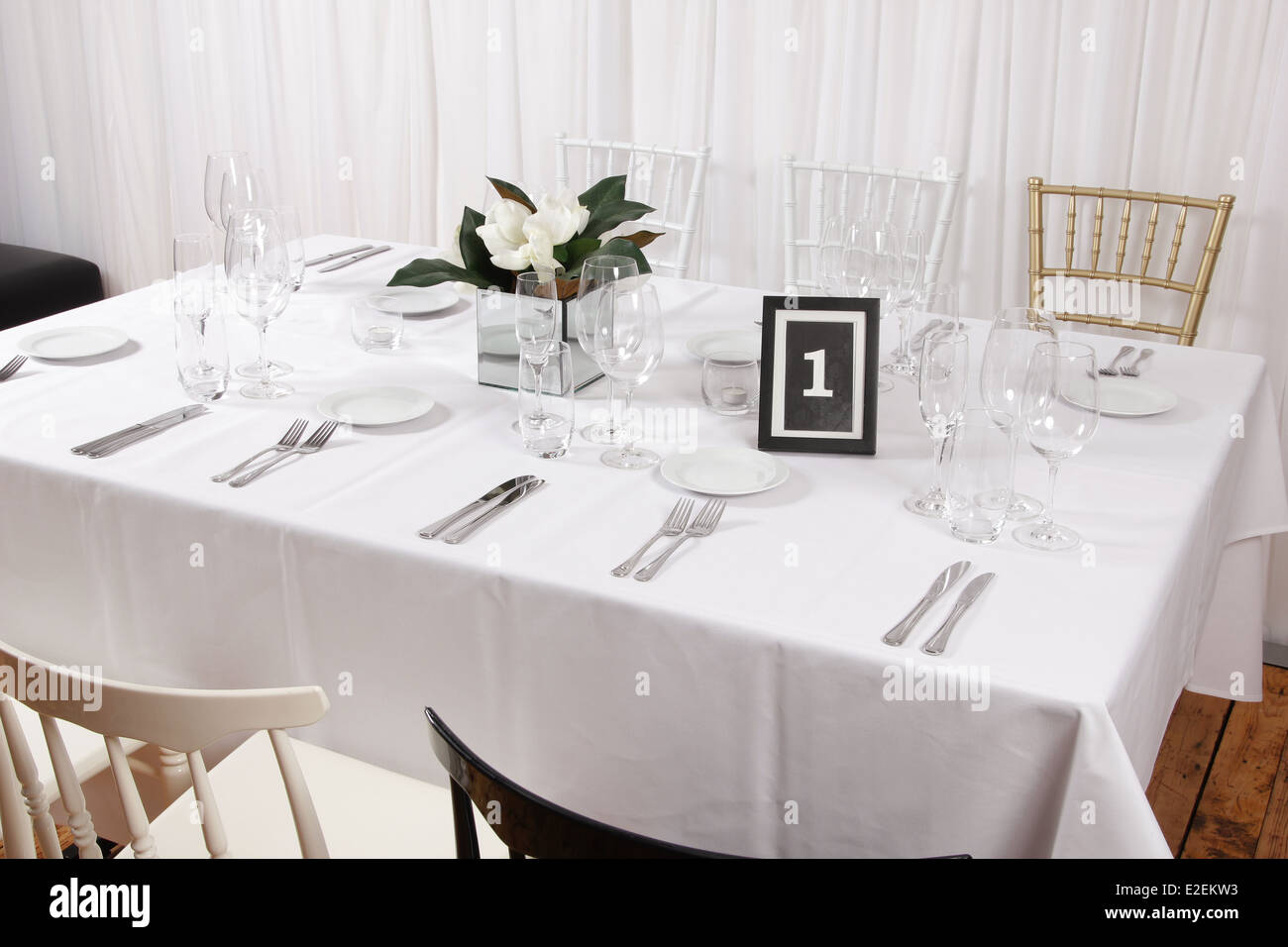 Formal table setting hi-res stock photography and images - Alamy