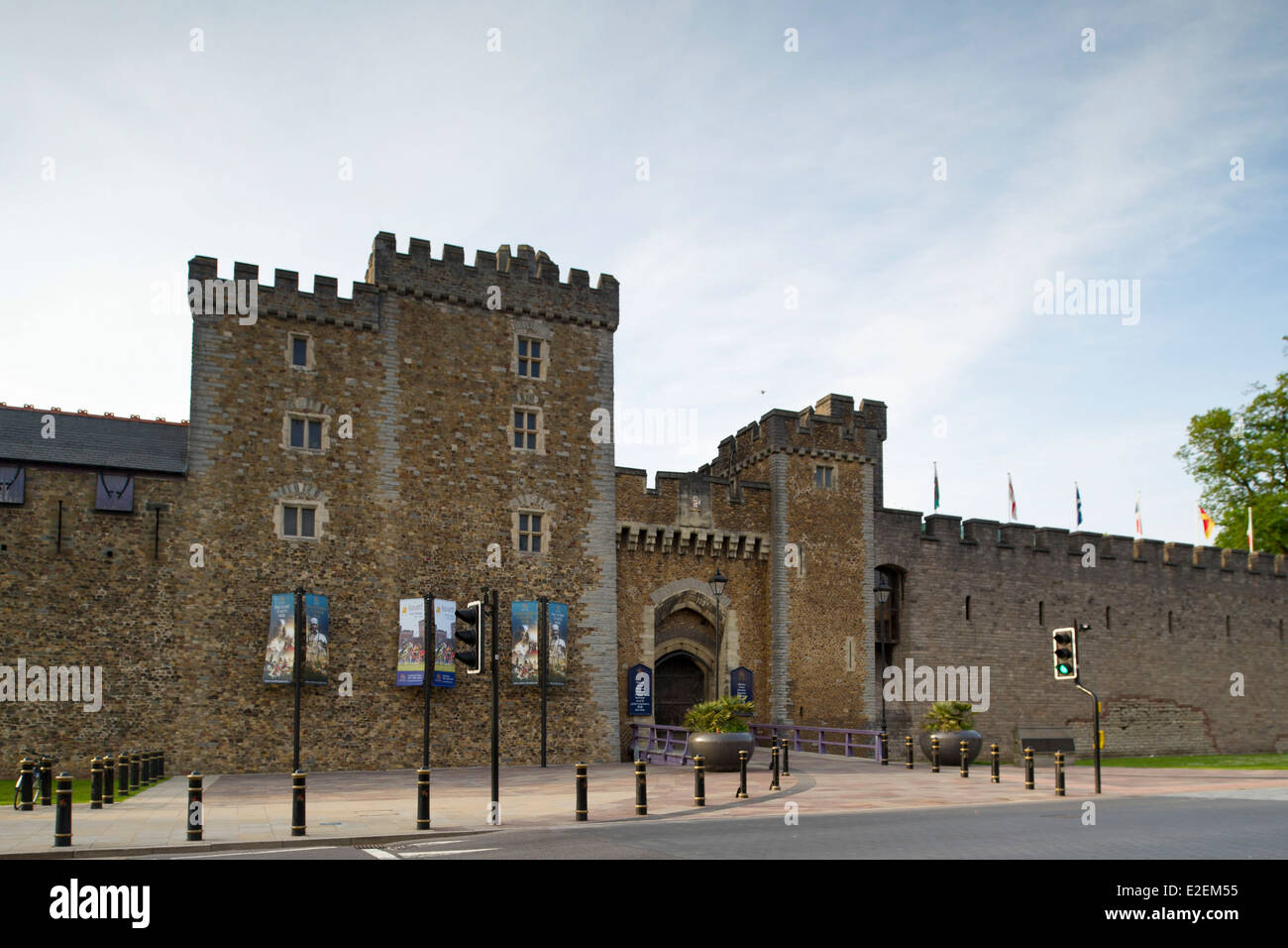 Cardiff city centre castle hi-res stock photography and images - Alamy