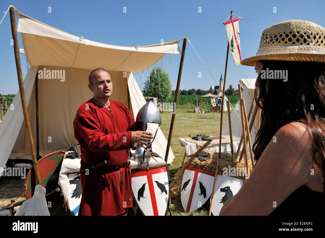 Actor medieval costume hi-res stock photography and images - Alamy