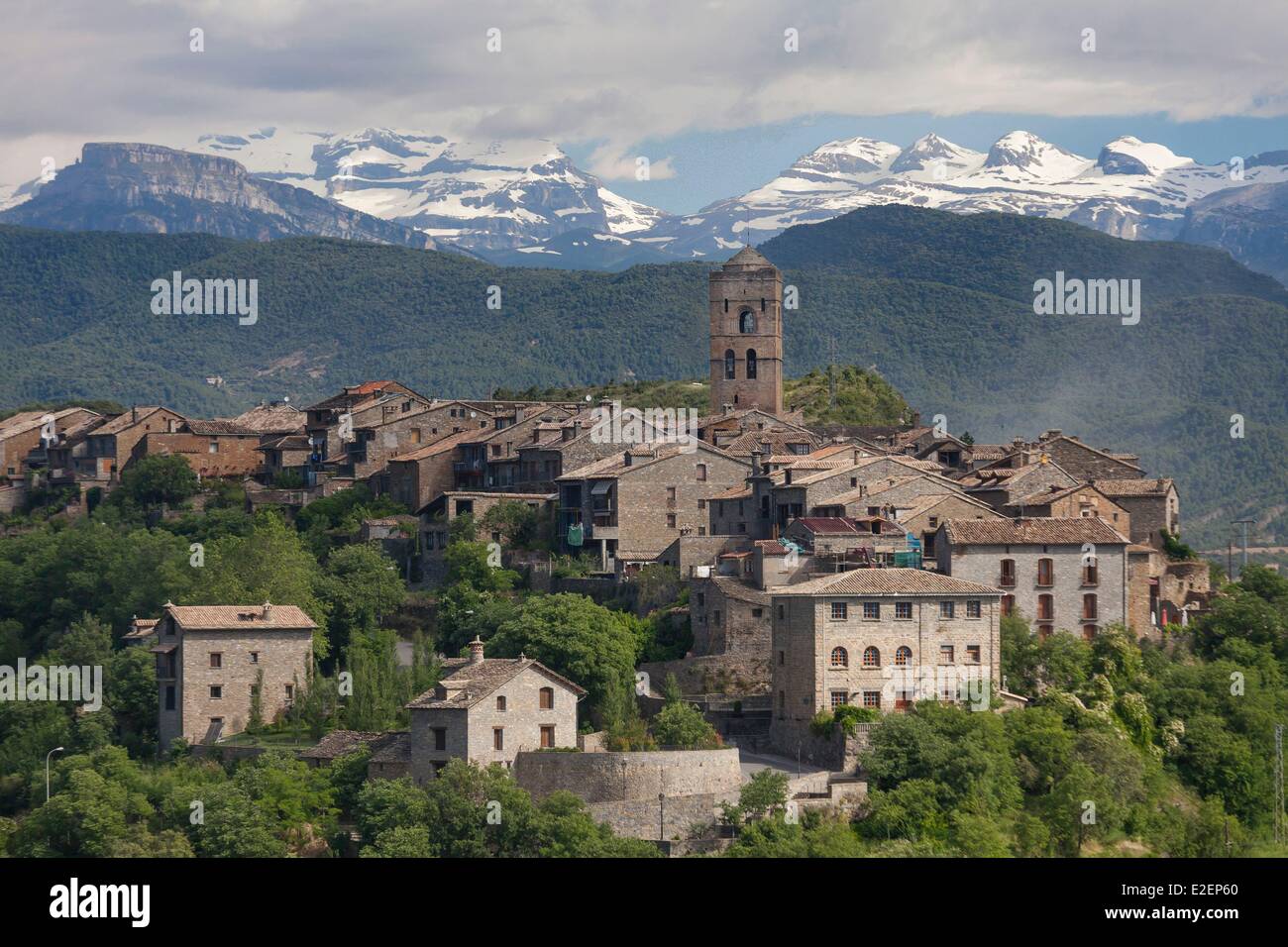 Spain, Aragon, Huesca province, Ainsa, in the background Monte Perdido ...