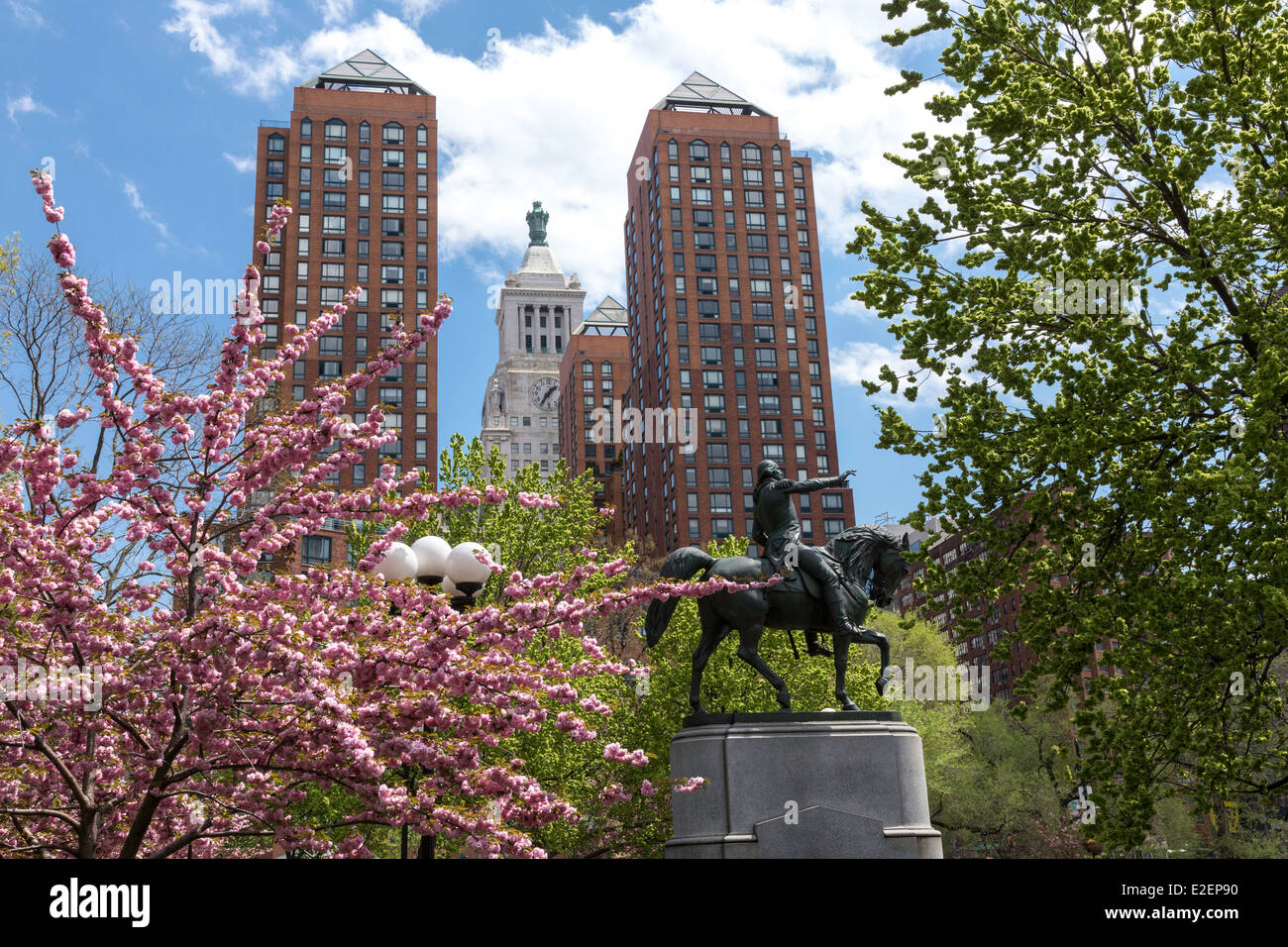 George Washington Statue, Con Edison Building and Zeckendorf Towers ...
