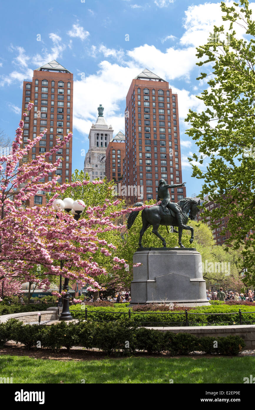 George Washington Statue, Con Edison Building and Zeckendorf Towers ...