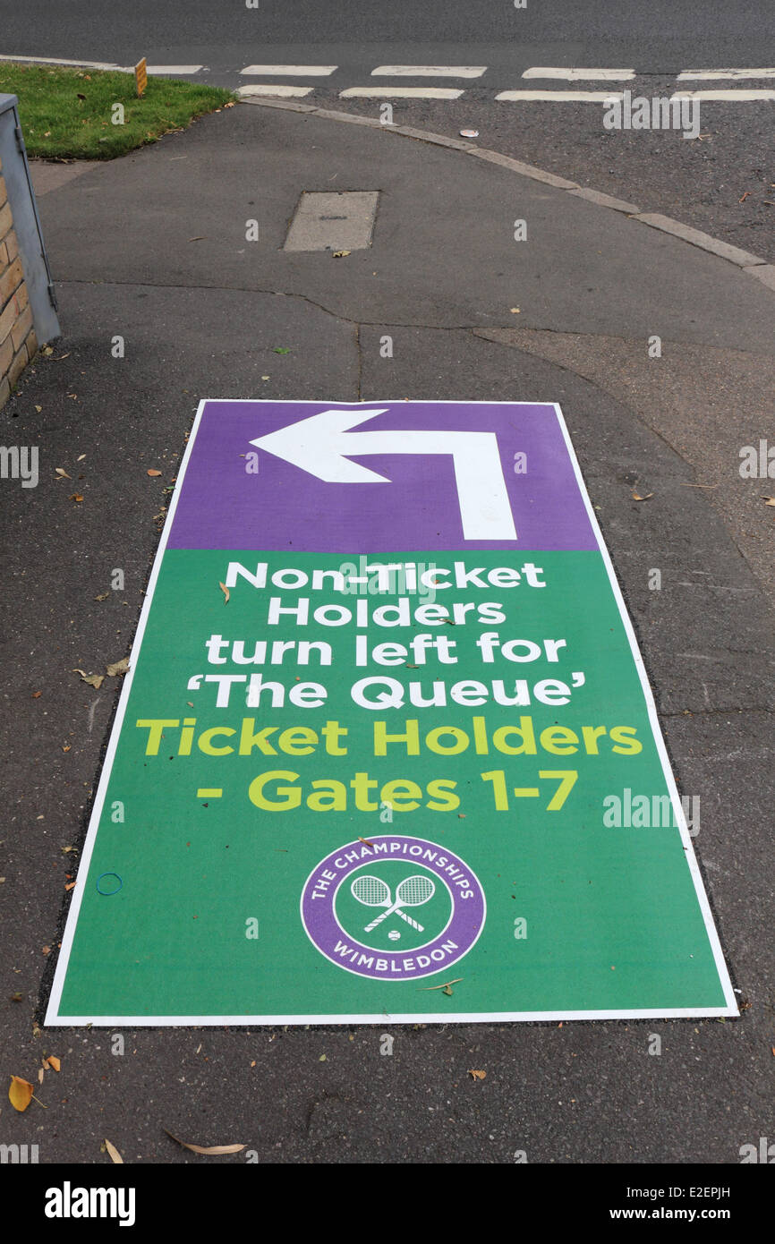 Queue for wimbledon hi-res stock photography and images - Alamy