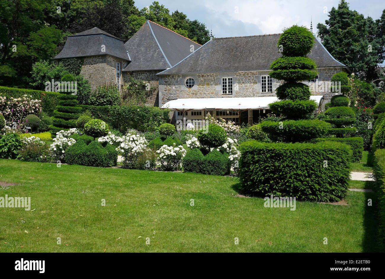 17th century french chateau style hi-res stock photography and images ...