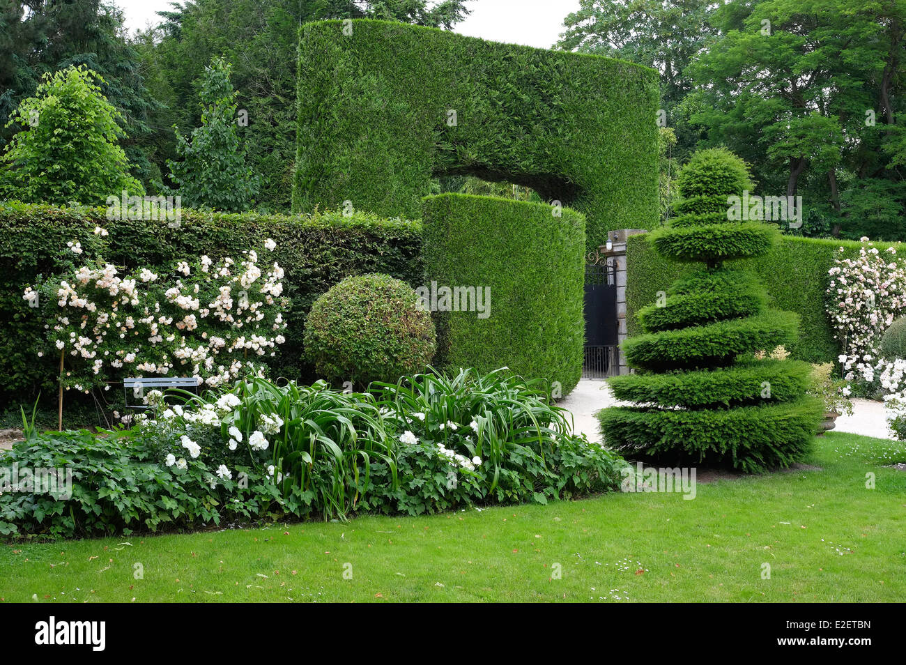 17th century french chateau style hi-res stock photography and images ...