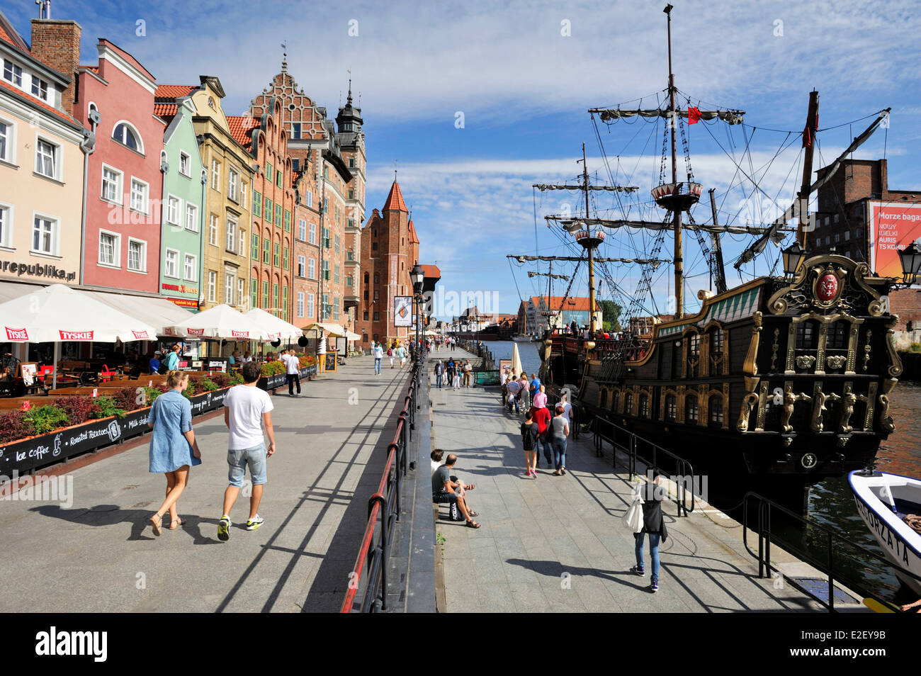 Poland, Pomerania, Gdansk, Long Wharf (Dlugie Pobrzeze) of the old ...