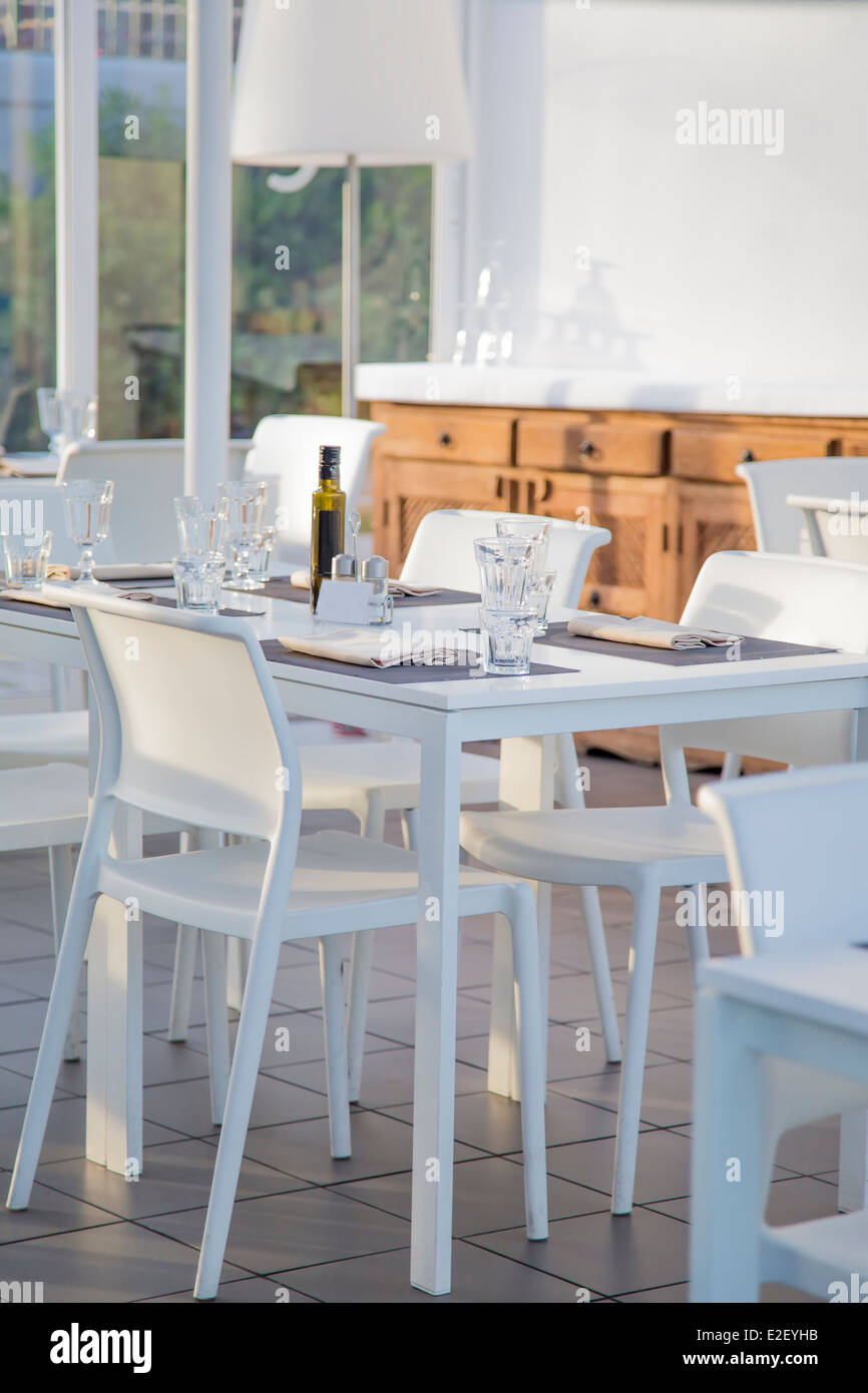 Italian restaurant table setting glass hi-res stock photography and ...