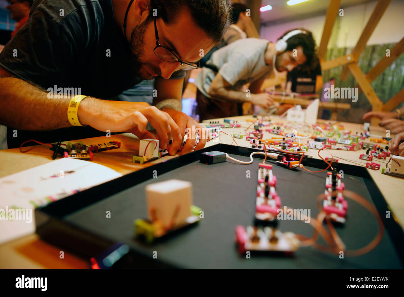 Arduino sound devices exposed at sonar festival in Barcelona, Spain ...