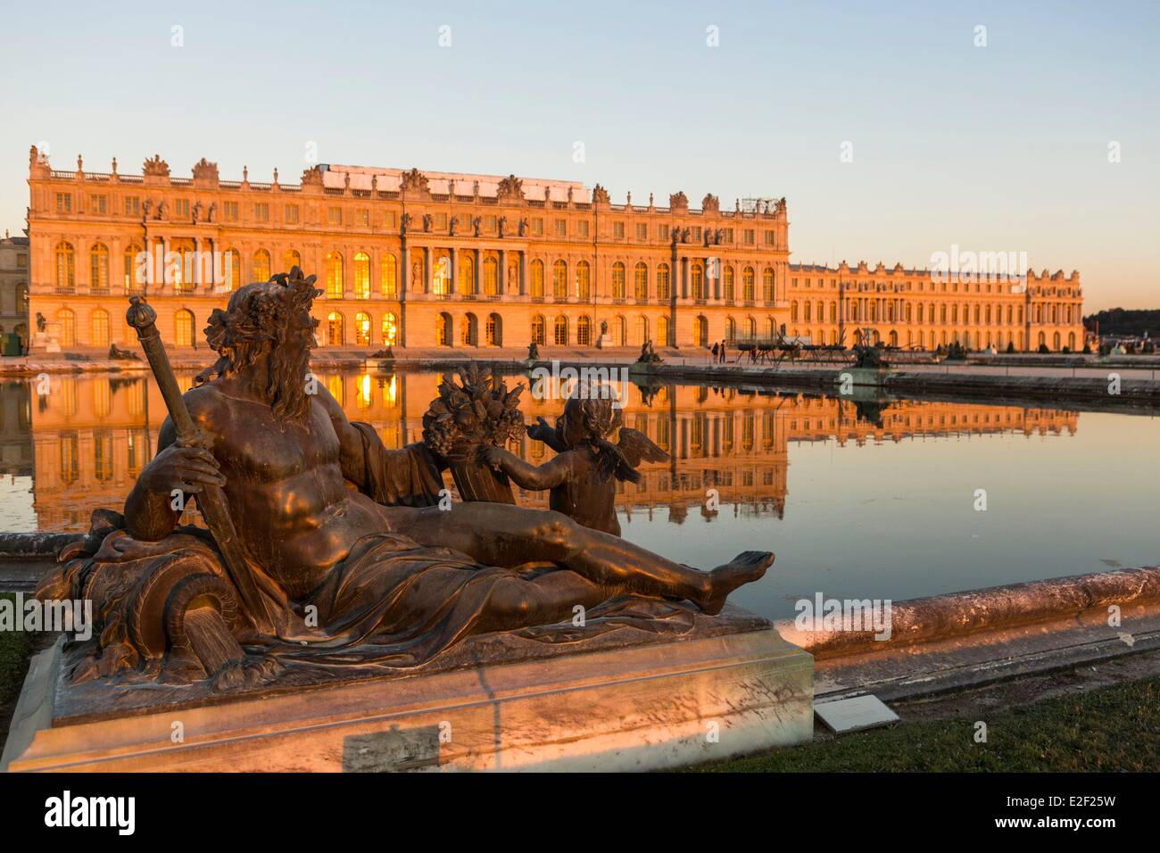 Versailles water parterre statue hi-res stock photography and images ...