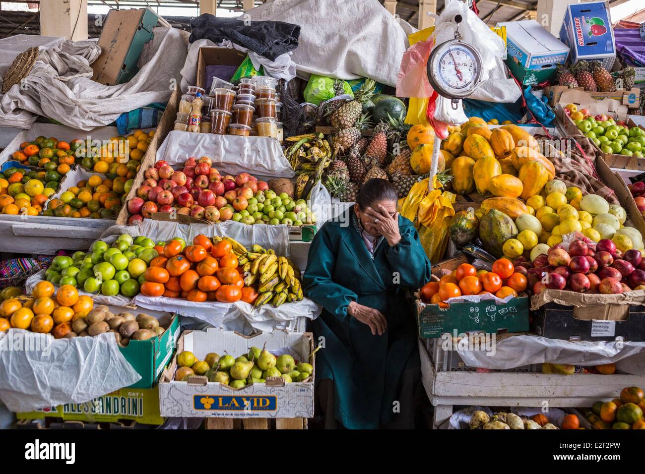 Peru market vegetable stall hi-res stock photography and images - Alamy