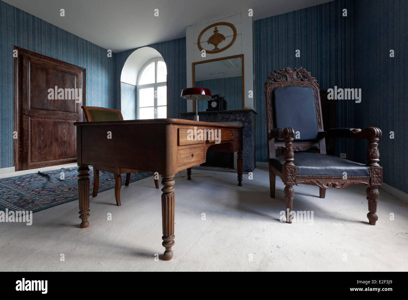 Office view inside desk hi-res stock photography and images - Alamy