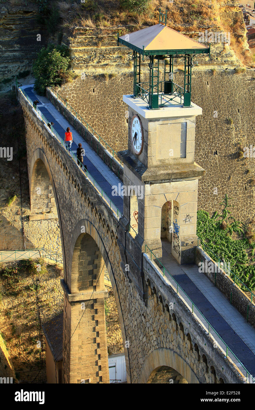 France, Bouches du Rhone, Saint Chamas, aqueduct, the Bridge of Clock ...