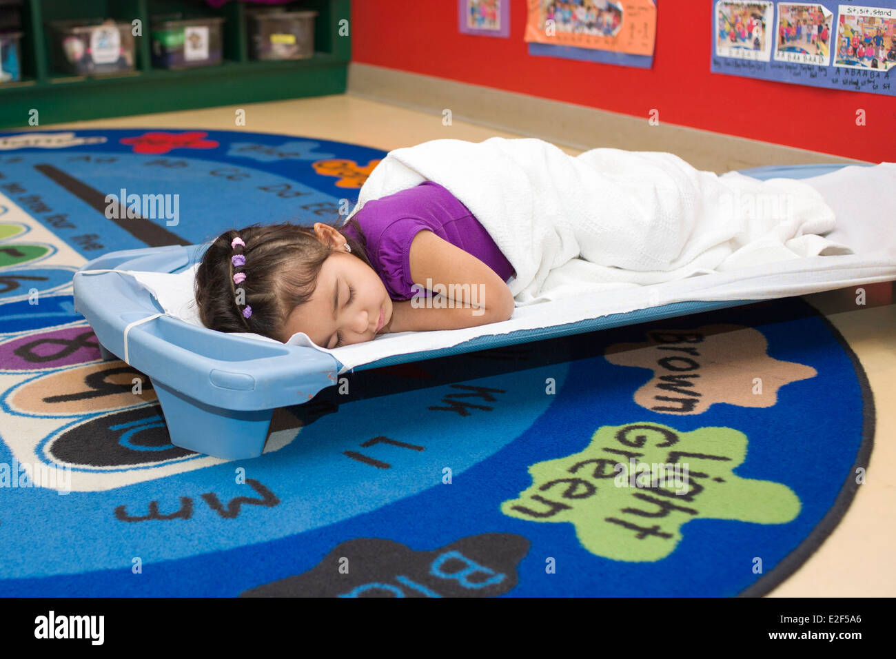 Kids sleeping classroom hi-res stock photography and images - Alamy