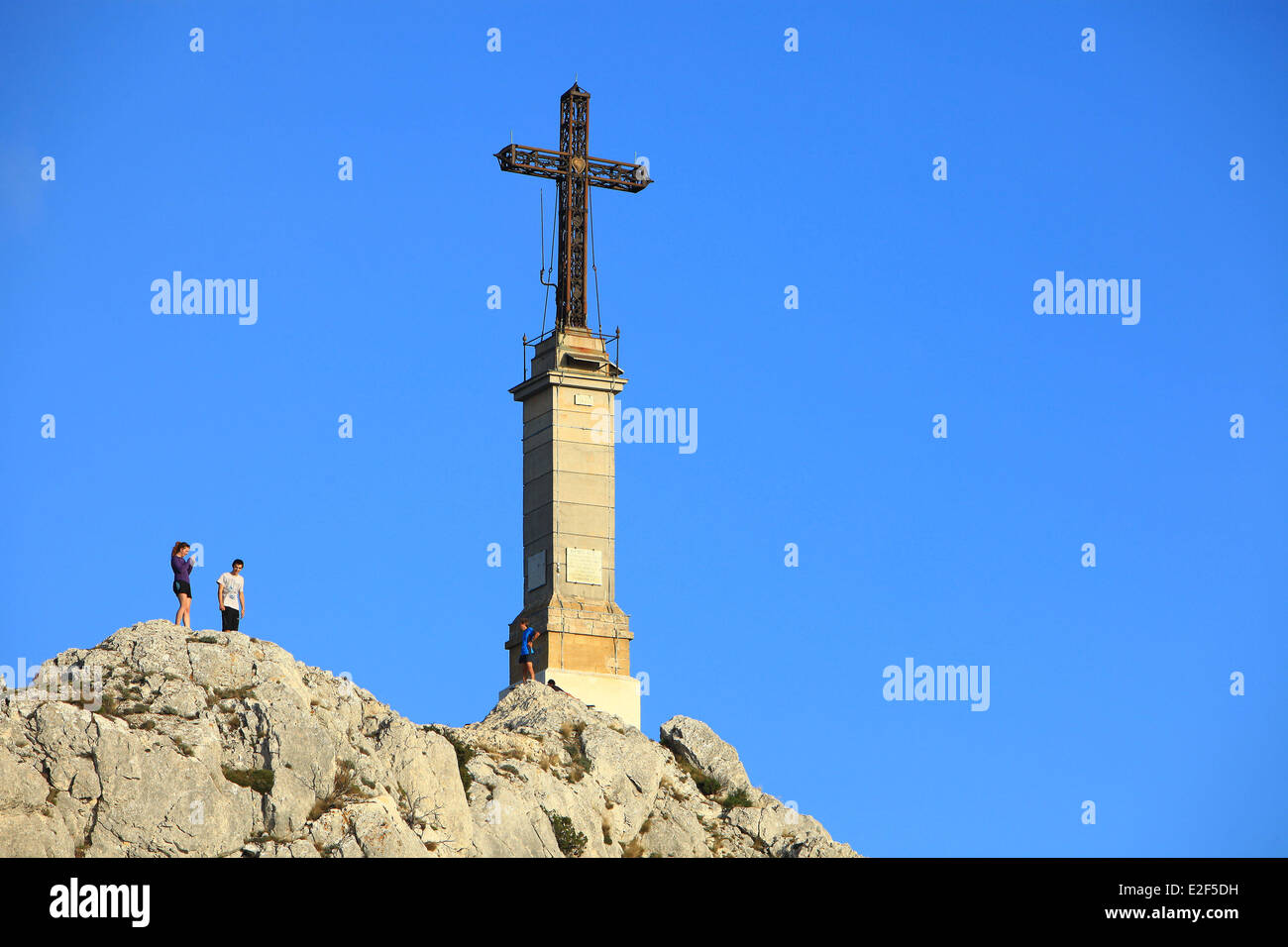 France, Bouches du Rhone, Pays d'Aix, Sainte Victoire, Provence Cross ...