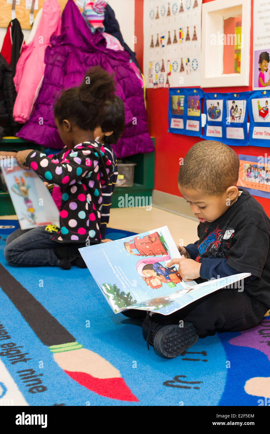 Preschool reading hi-res stock photography and images - Alamy