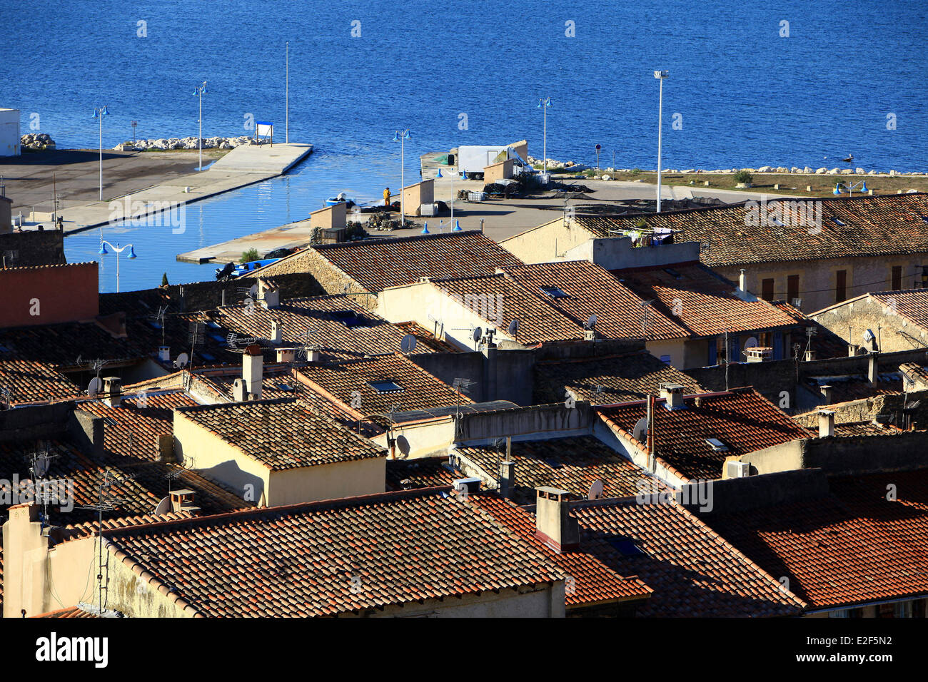 Saint chamas hi-res stock photography and images - Alamy