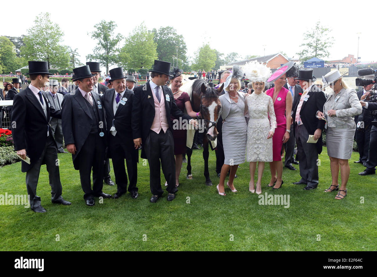 Ascot, Berkshire, UK. 19th June, 2014. Leading Light with connection ...