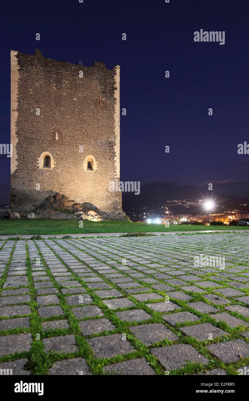 Norman stone castle hi-res stock photography and images - Alamy