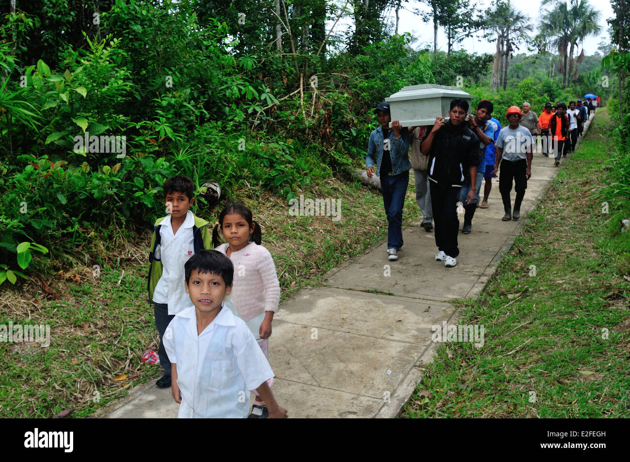 Coffins funerals carrying coffins hi-res stock photography and images ...