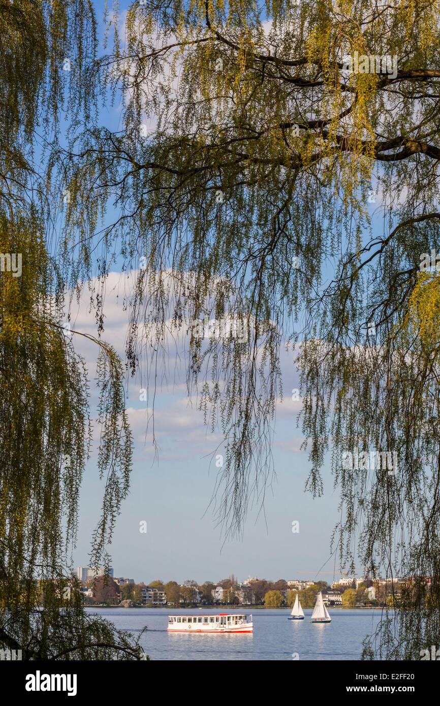 Germany, Hamburg, Aussenalster (outer Alster), lake in the heart of the ...