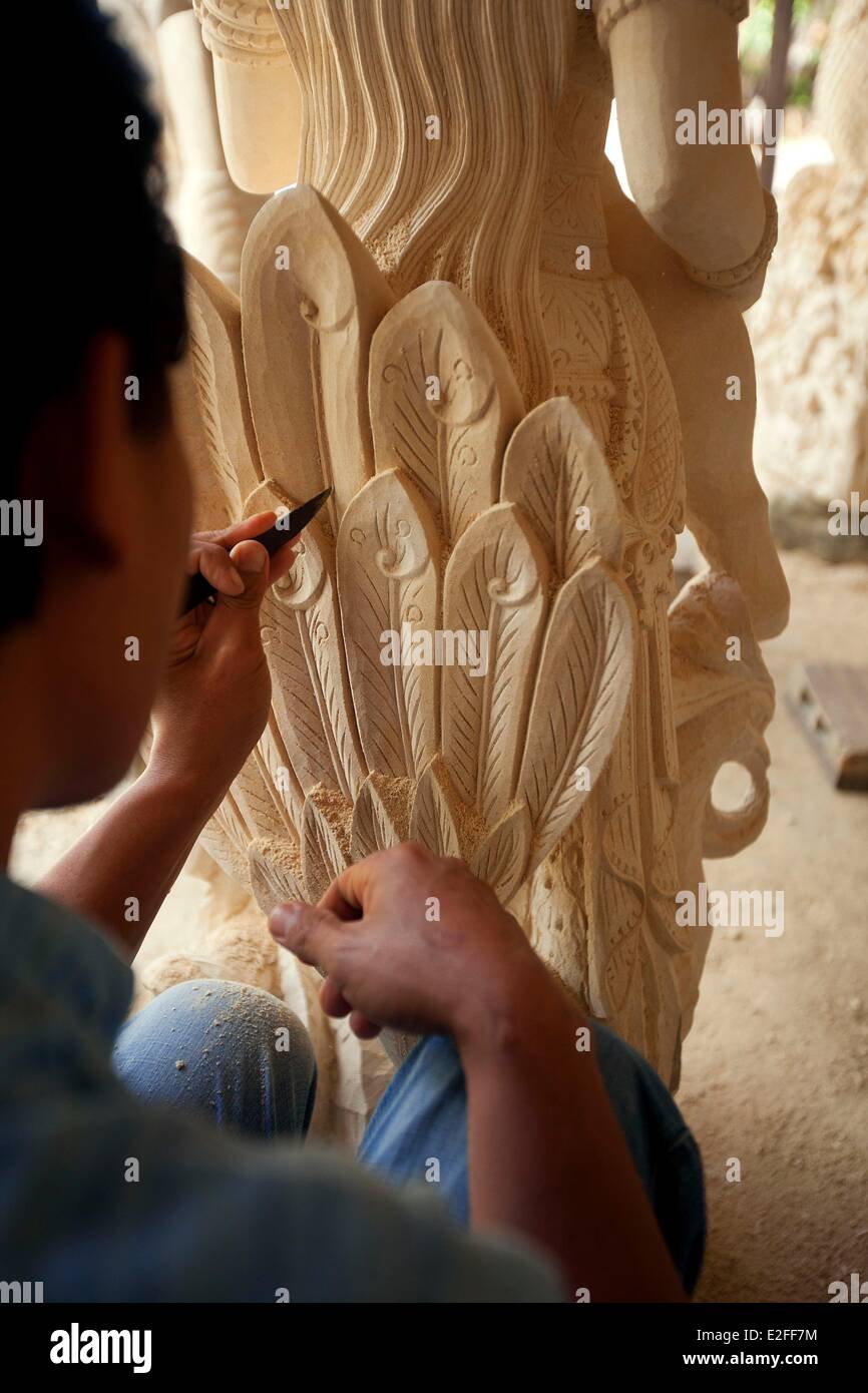 Indonesia, Bali, Batubulan, stone carver Stock Photo - Alamy