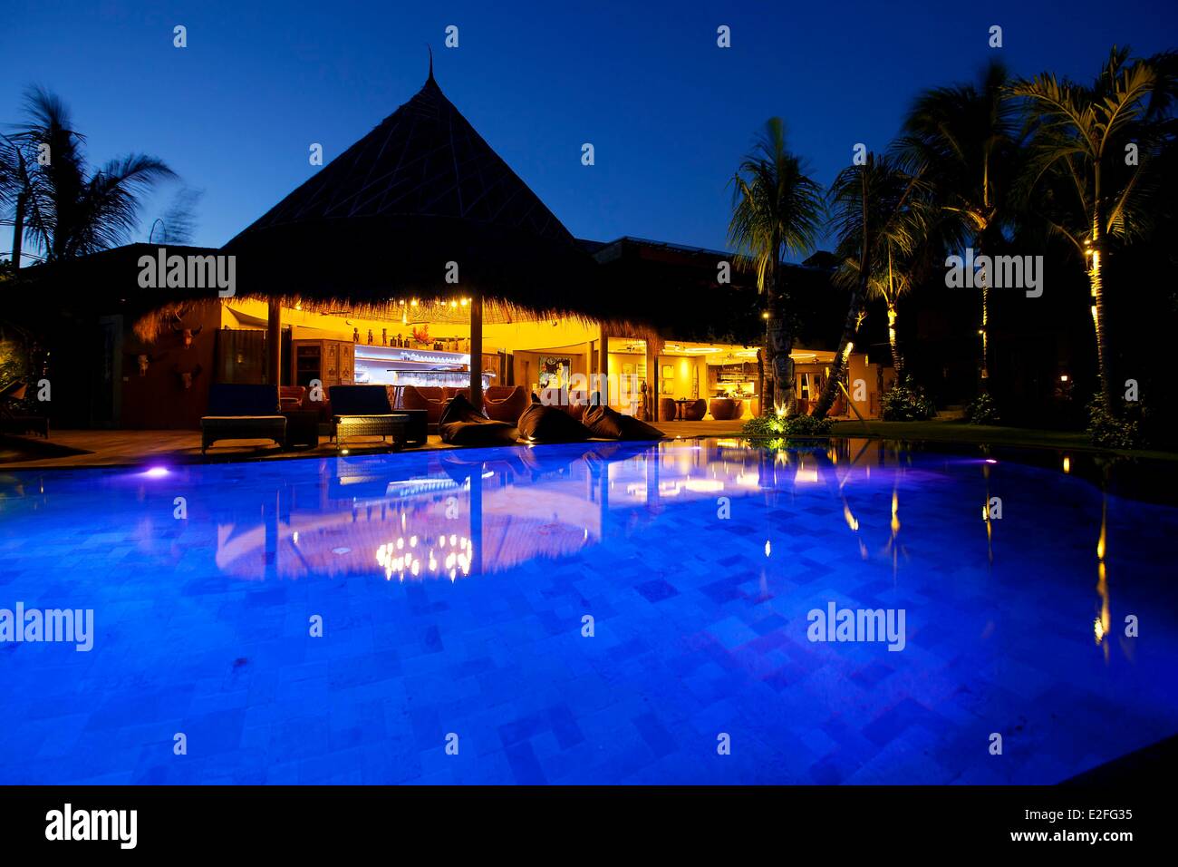 Hotel building pool blue hi-res stock photography and images - Alamy
