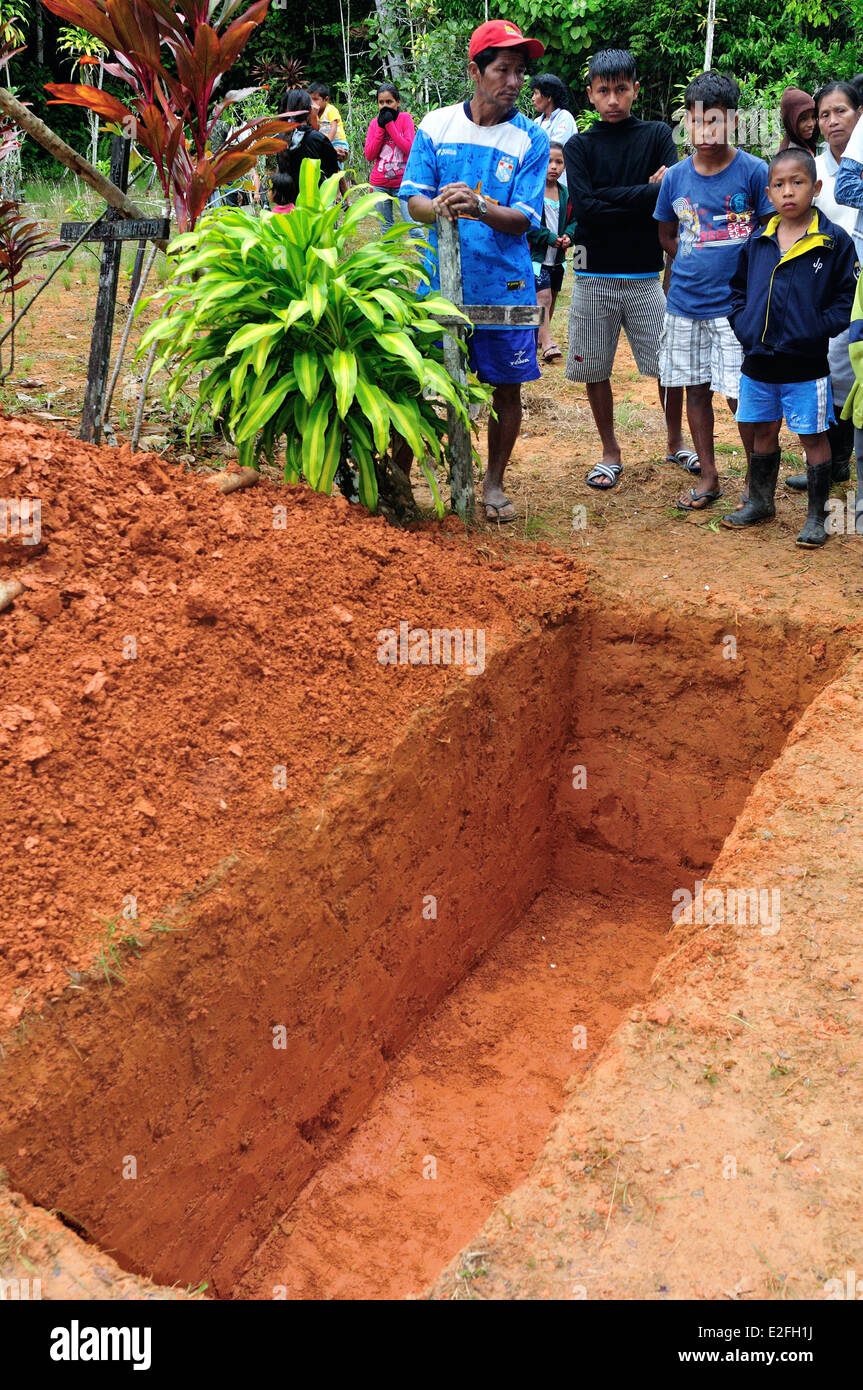 Funeral in Industria - PANGUANA . Department of Loreto .PERU coffin ...
