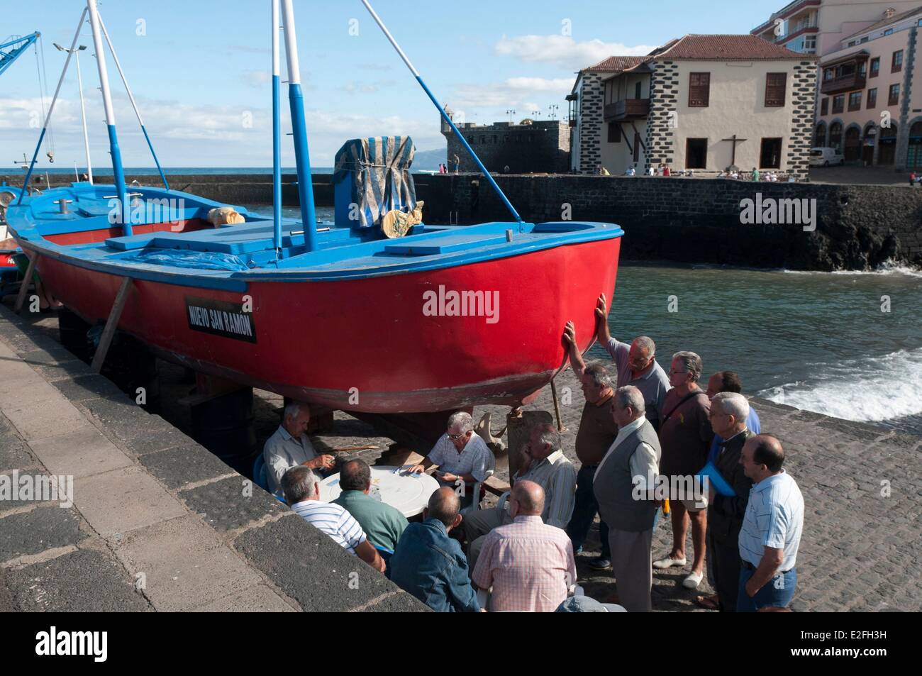 Islands men hi-res stock photography and images - Alamy