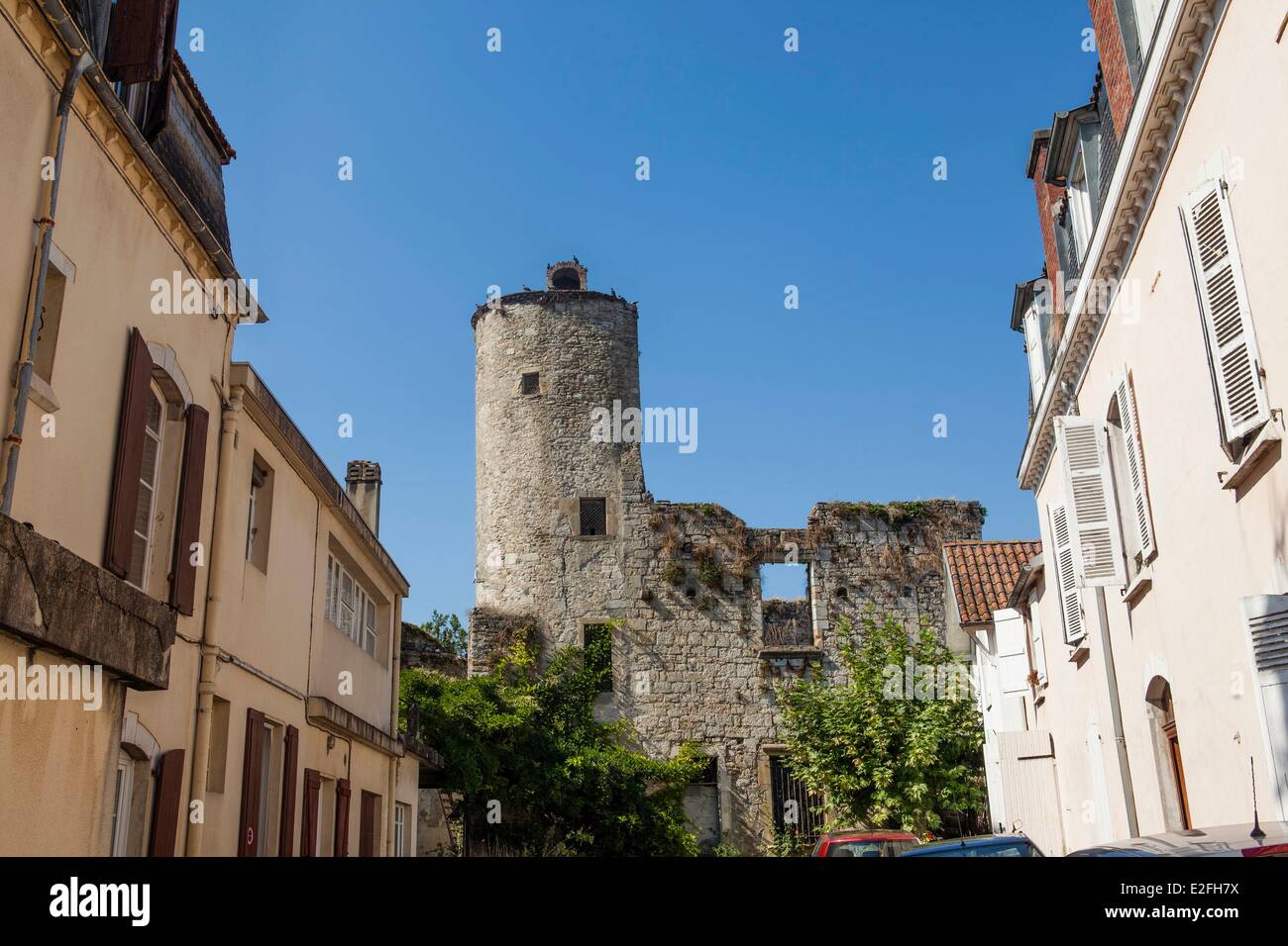 France, Pyrenees Atlantiques, Bearn, Sauveterre de Bearn, stop on el ...