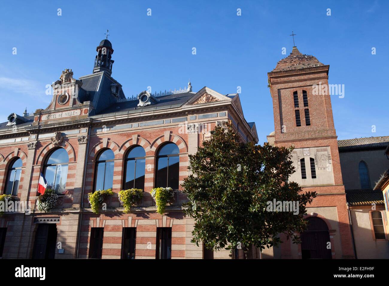 City hall of verdun hi-res stock photography and images - Alamy