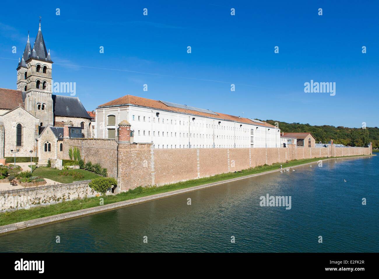 France, Seine et Marne, Melun, Notre Dame church located on St Etienne ...