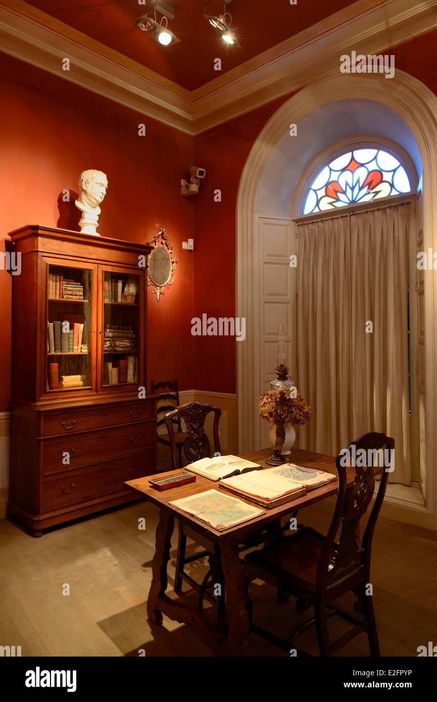 Picasso family room hi-res stock photography and images - Alamy