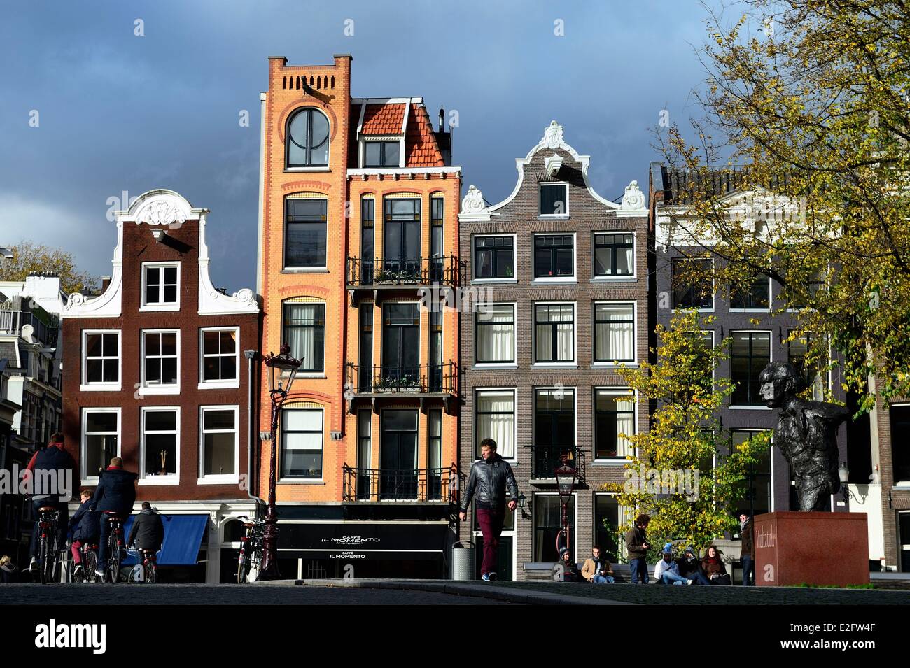 Netherlands Amsterdam Torensluis bridge statue of Multatuli Stock Photo ...